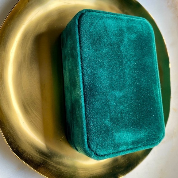 Storage & Organization | Gorgeous Emerald Green Velvet Jewelry Box ...
